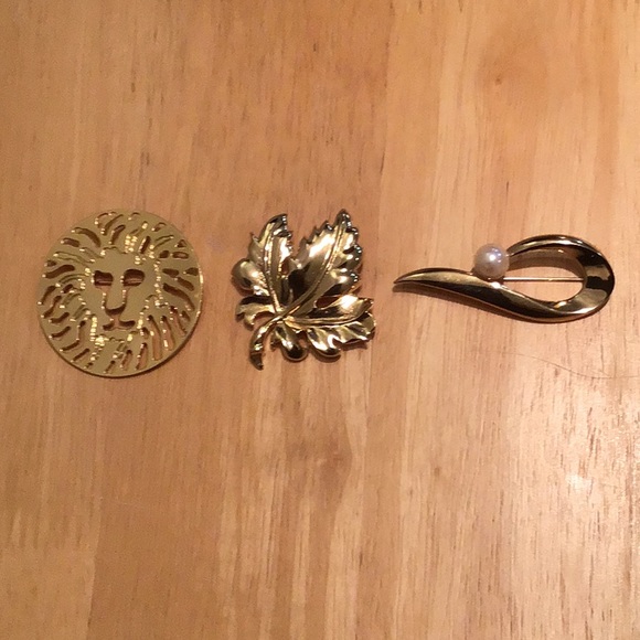 Anne Klein | Jewelry | Three Vintage 8s90s Goldtoned Brooches Leaf ...